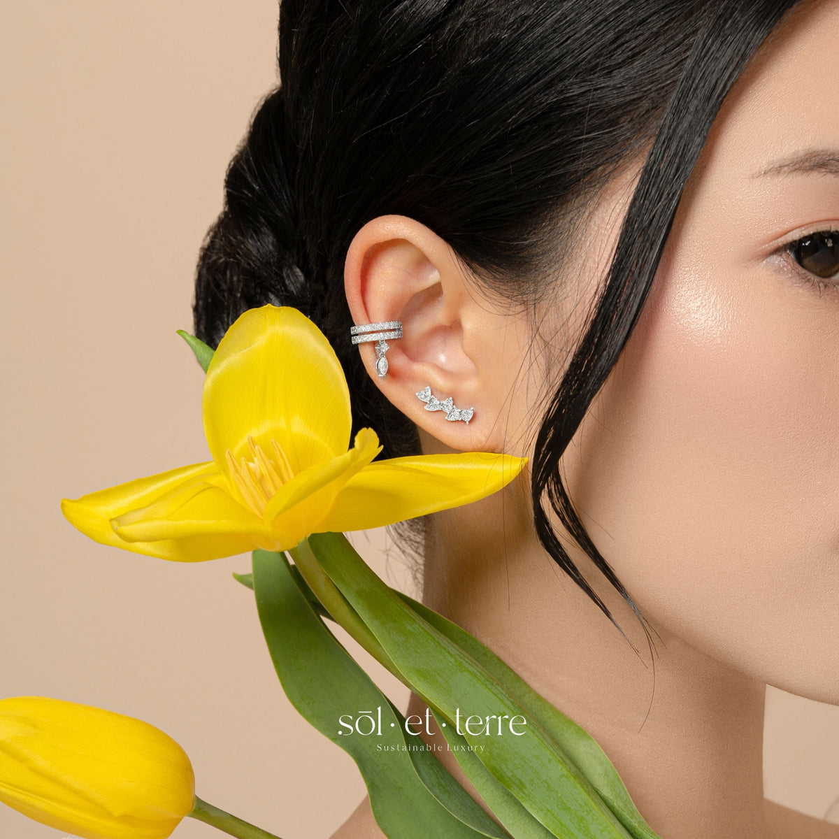 Panduan Styling: Mengenakan Earcuff dan Hoop Earrings Lab-Grown untuk – Sol et Terre