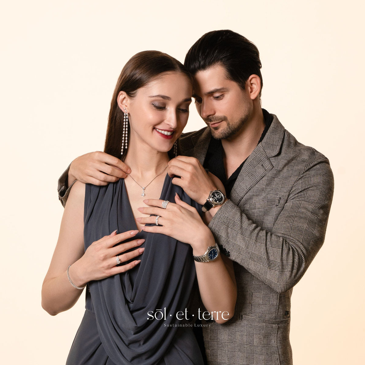 Memakai Cincin Tunangan di Tangan Kanan atau Kiri? Ini Penjelasannya – Sol et Terre